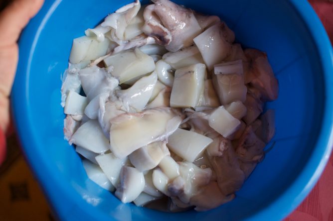 Sepia mit Spinat (Soupies me spanaki) – Griechische Küche